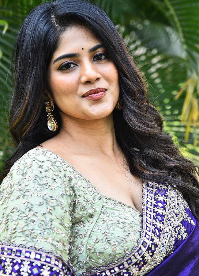 నీలి రంగు చీరలో అదరగొడుతున్న హీరోయిన్ మేఘ ఆకాష్ (ఫొటోలు) | Actress Megha Akash Stunning And Hot ...